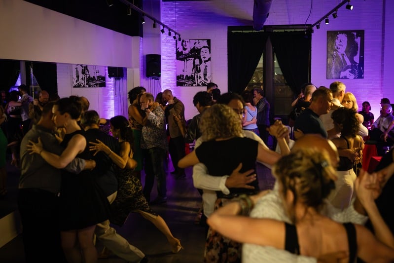 TANGO HOUSE